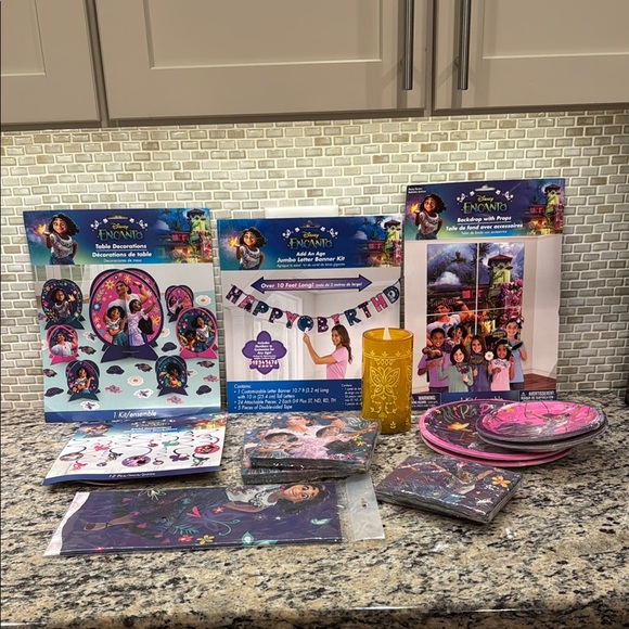 Disney | Party Supplies | Disneys Encanto Birthday Party Decorations ...